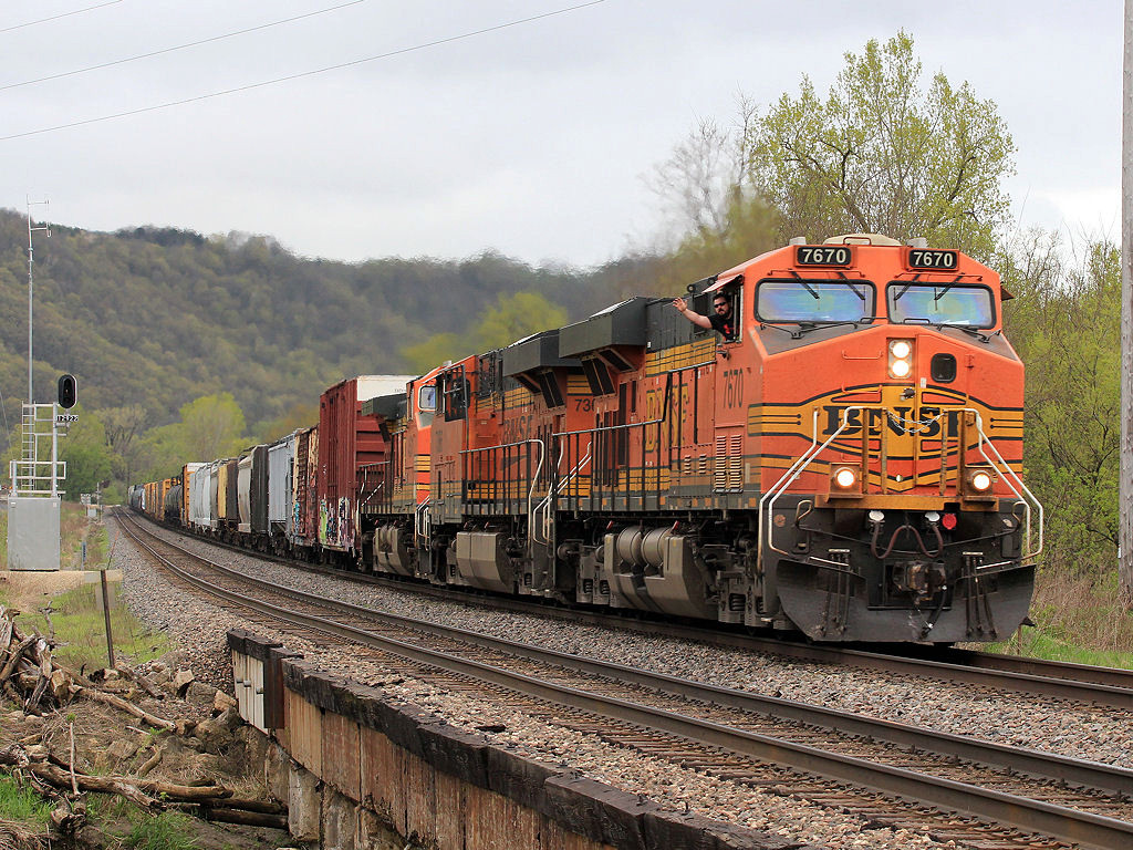 BNSF 7670
